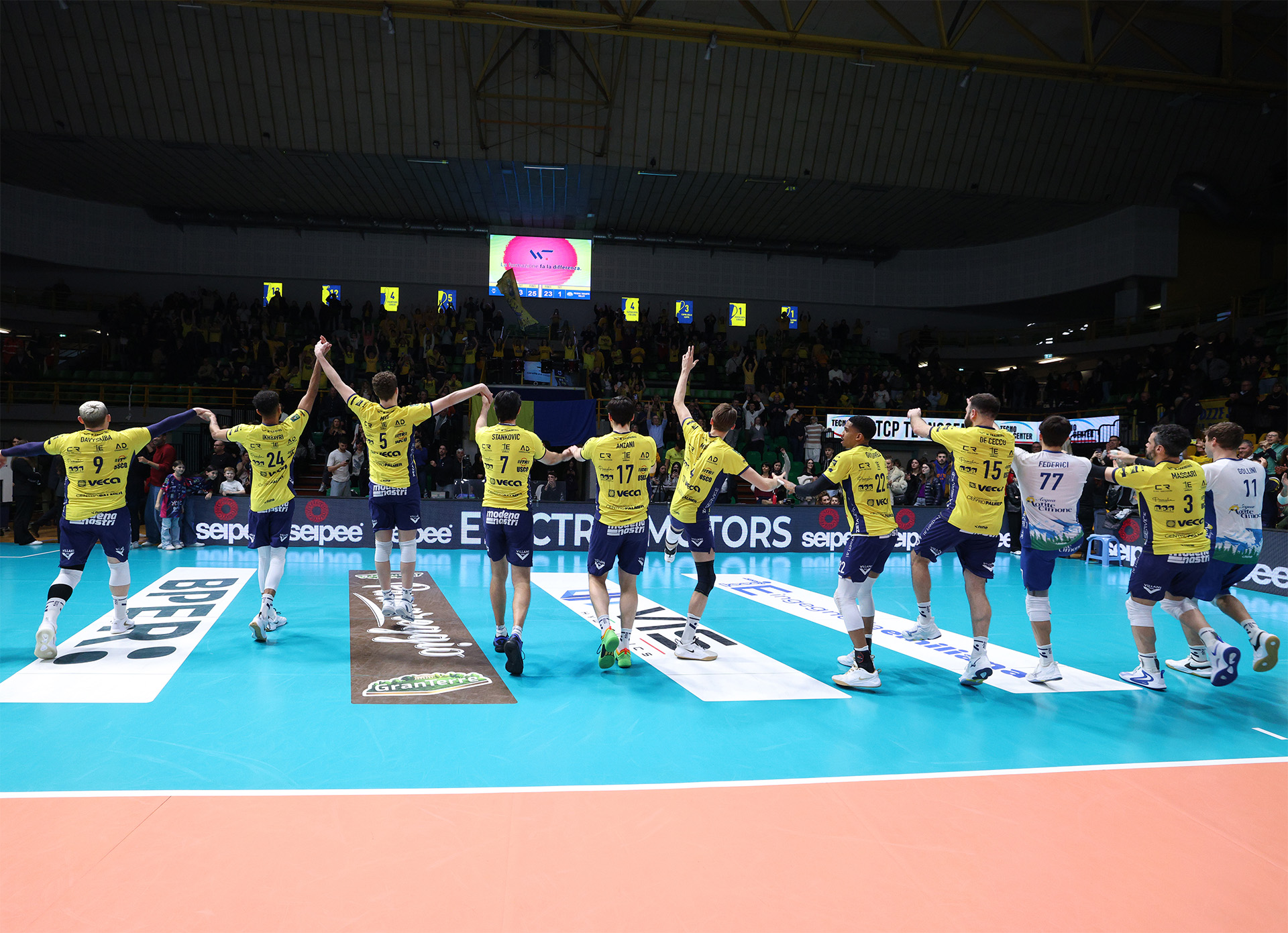 Modena vince con Taranto davanti ai 3400 del PalaPanini - Modena Volley